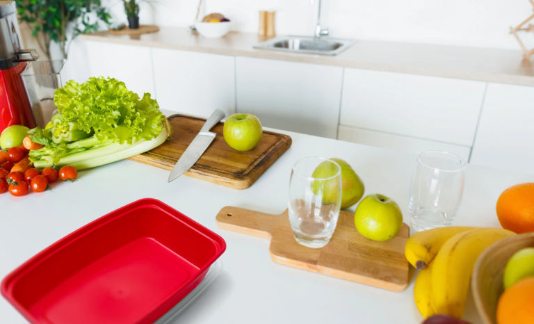 Single-Use vs Reusable Food Containers - Environmental Impact